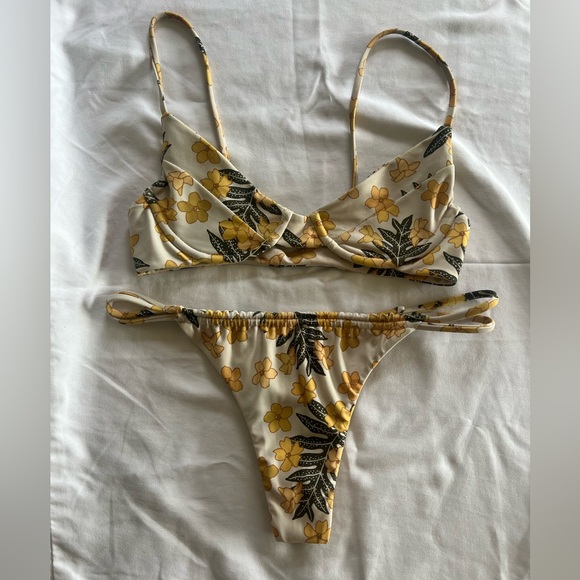 Benoa Swim | Swim | Benoa Puakenikeni Set | Poshmark